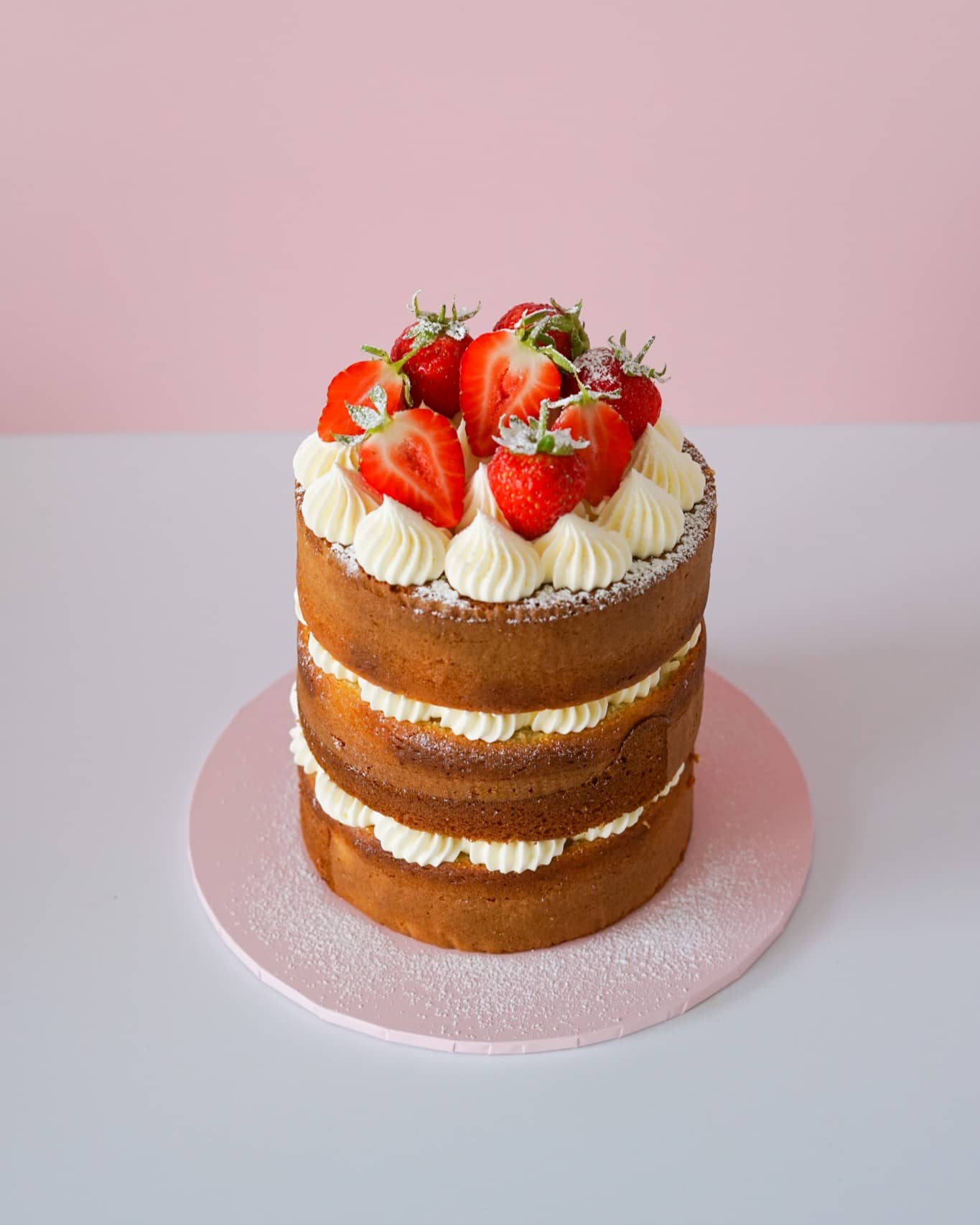 How to make a Classic - Victoria Sponge Cake RecipeThe Cake Decorating ...