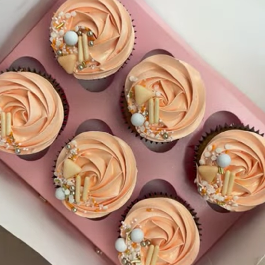 Pipe a Simple Swirl: Our How to Guide! – The Cake Decorating Company